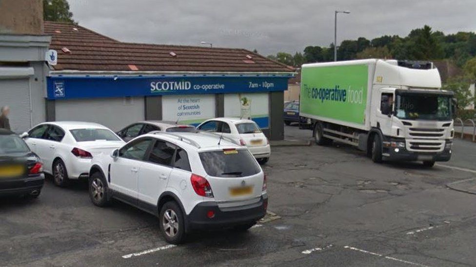 Bearsden Scotmid store targeted in 'armed robbery' - BBC News