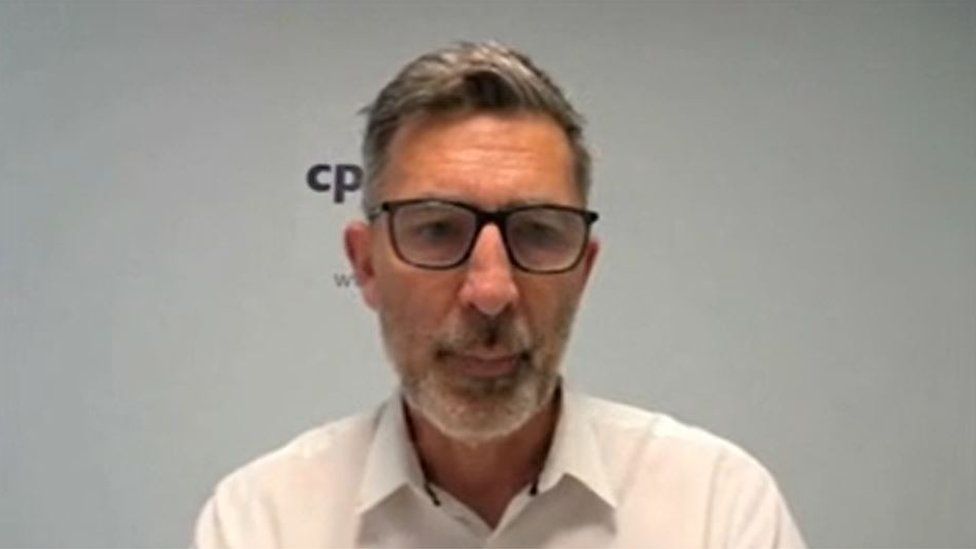 Leighton Buzzard: Elderly couple left 'devastated' by bus shake-up ...