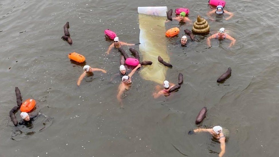Henley Mermaids swim River Thames to protest water pollution - BBC News