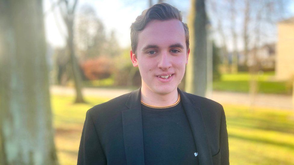 I can fly a plane before being able to drive a car - BBC News