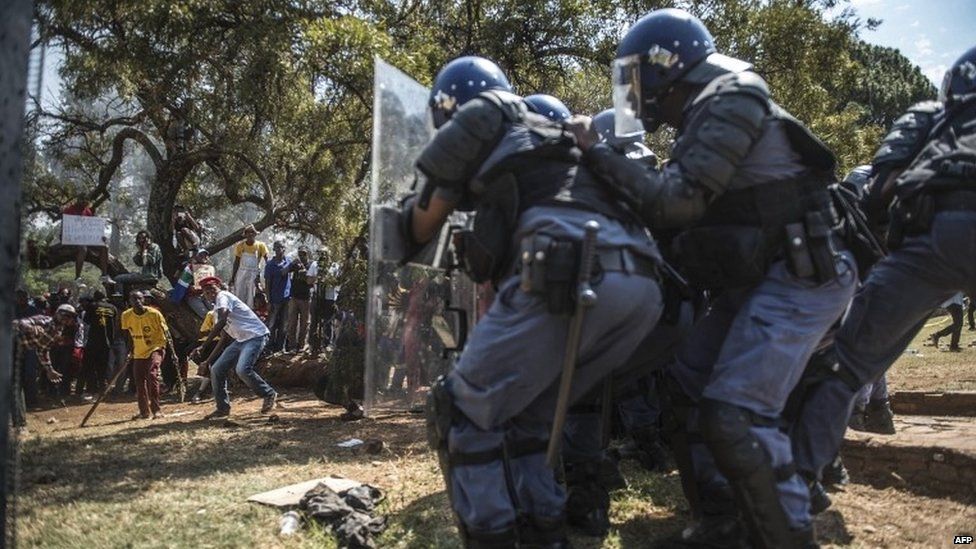 SA students: Zuma freezes tuition fees amid protests - BBC News