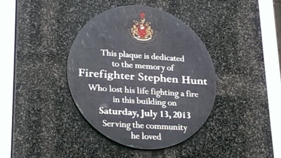 Firefighter Stephen Hunt inquest: Jury visits scene of fatal fire - BBC ...