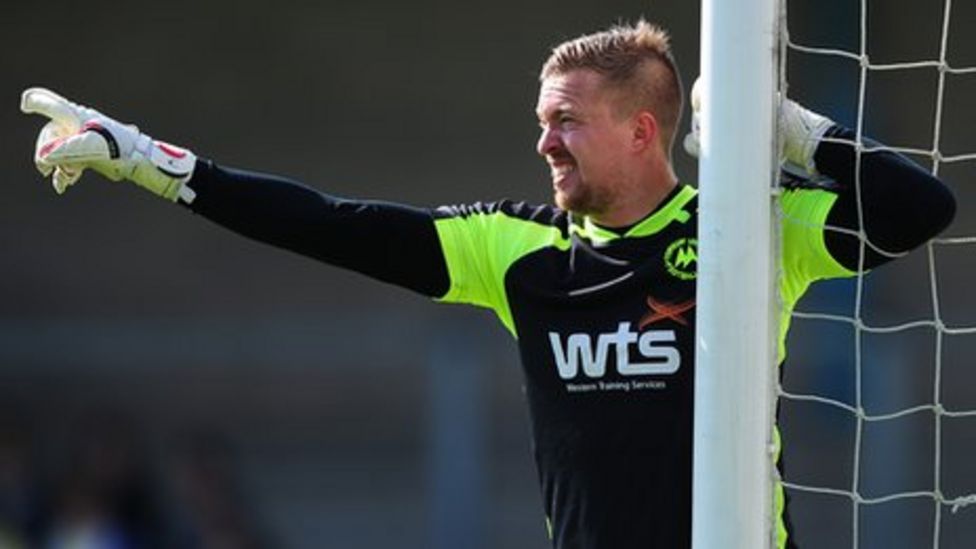 Connor Riley-Lowe: Truro City sign Exeter defender on loan - BBC Sport