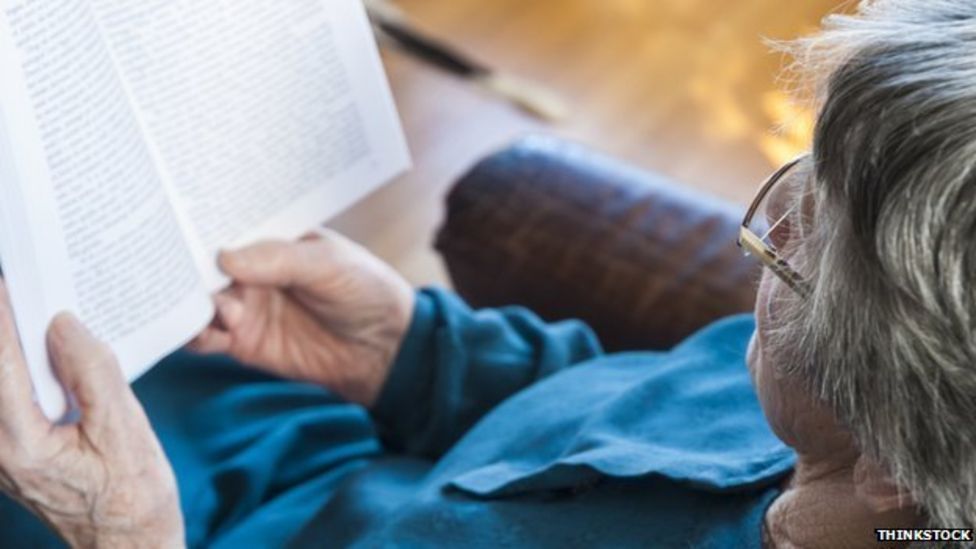 Reading for pleasure 'boosts social relations' - BBC News