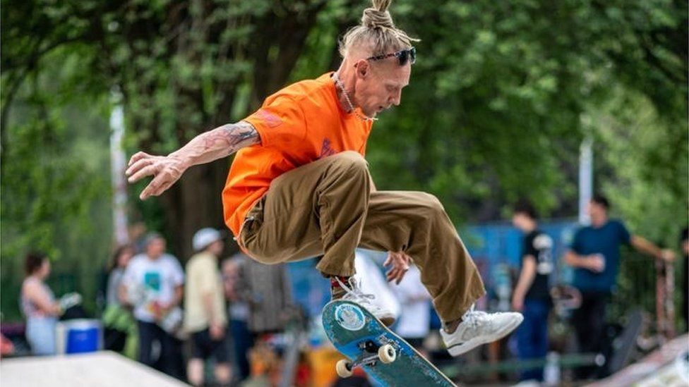 Dudley murder investigation after body of woman found - BBC News