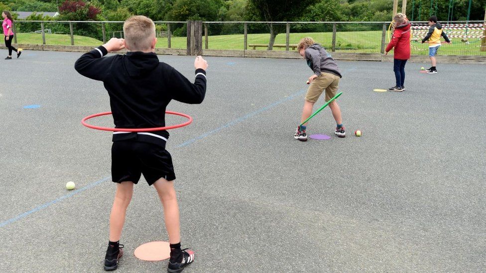 Coronavirus: School PE 'allowed indoors with no cap on pupils' - BBC News