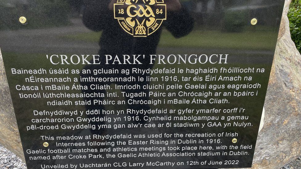 Gaelic football: Frongoch plaque marks village's links to game - BBC News