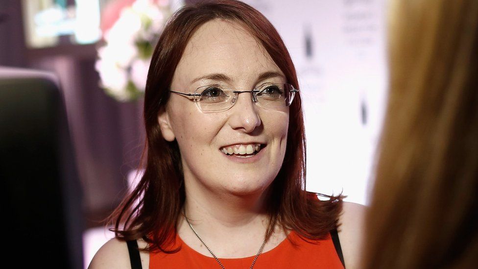 Lisa McInerney wins Desmond Elliott prize - BBC News