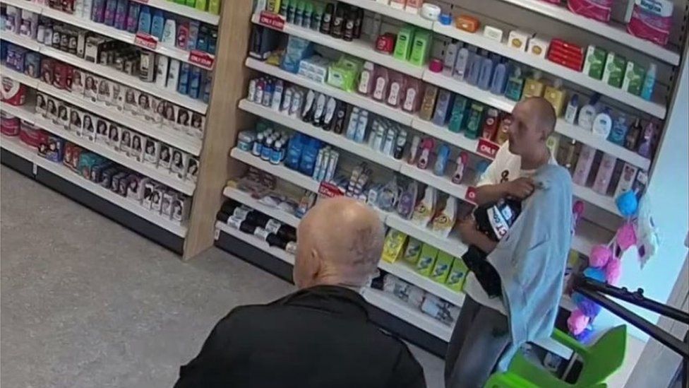 David Gaut trial: Last movements of child killer shown - BBC News