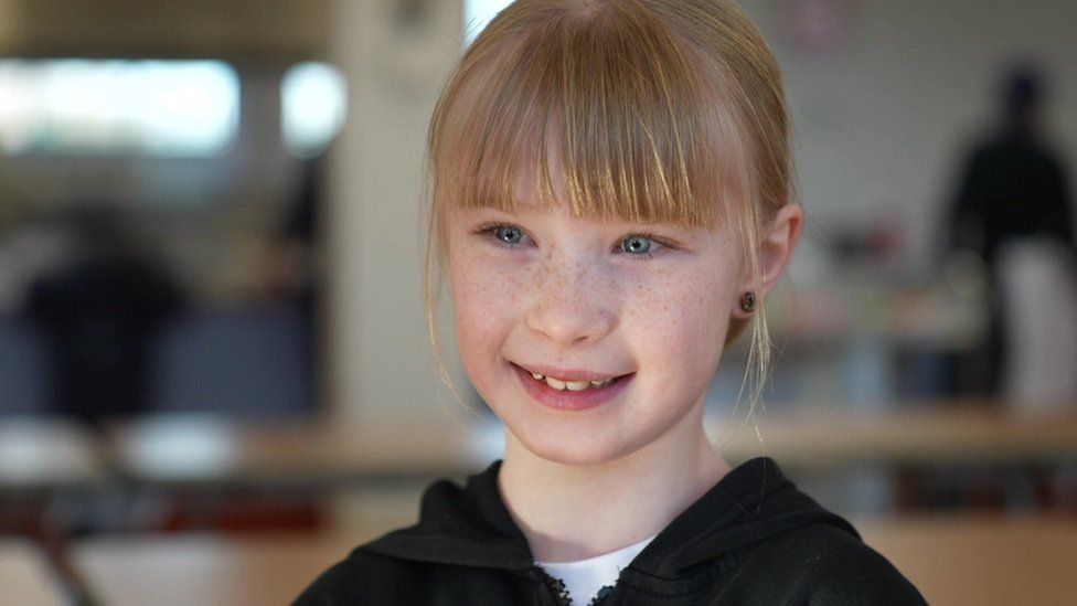 York primary school pilots free lunches for all - BBC News