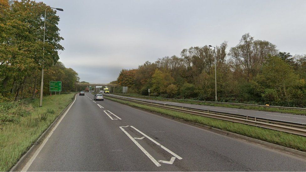 A46: Four murder arrests after two die in crash - BBC News