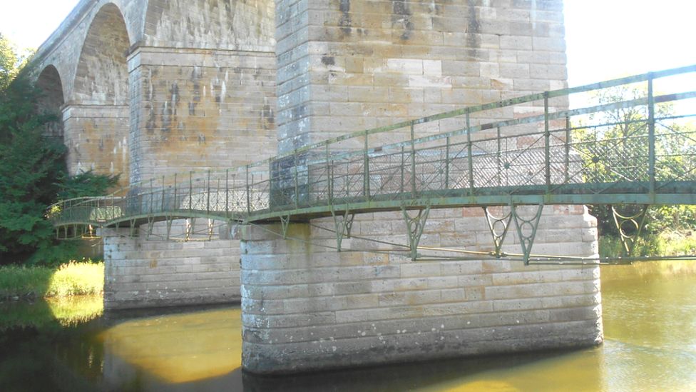 'Suspended' footbridge over River Teviot set for safety overhaul - BBC News