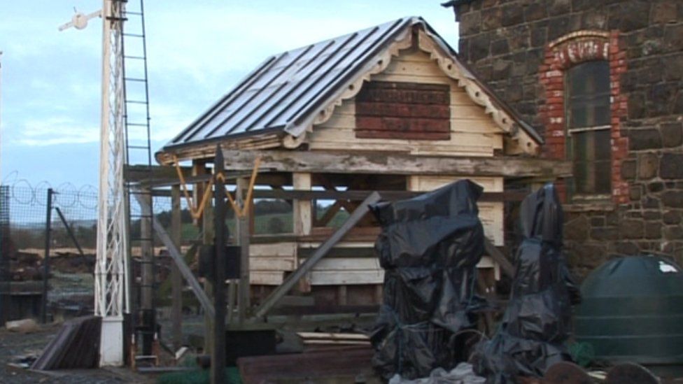 Victorian signal box points the way to the past - BBC News