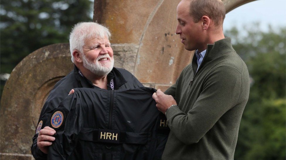 Prince William thanks emergency services during Belfast visit - BBC News