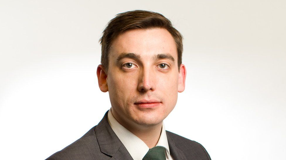 Labour MP 'felt pressured' after speaking out - BBC News