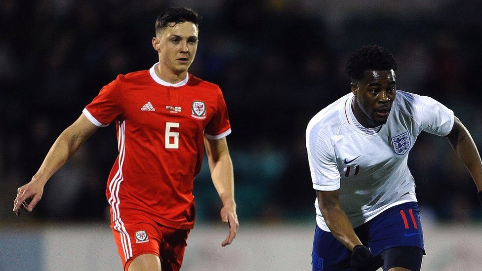 Chwaraewr Y Bala 'nôl ar y cae ar ôl gwella o ganser - BBC Cymru Fyw