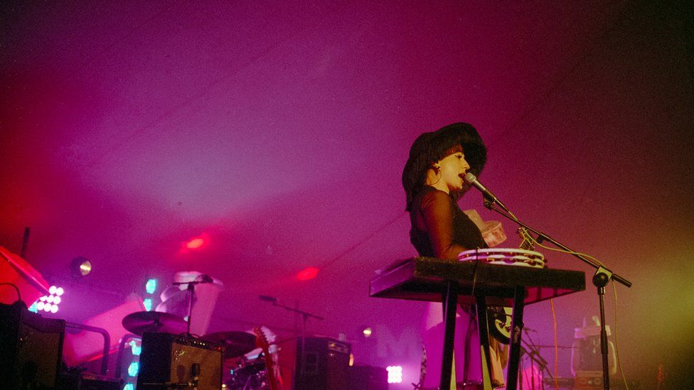 Rhys Grail: Pry ar wal sin gerddoriaeth Cymru - BBC Cymru Fyw