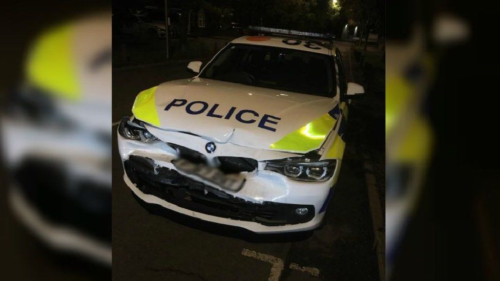 Officer injured in Derby police chase - BBC News