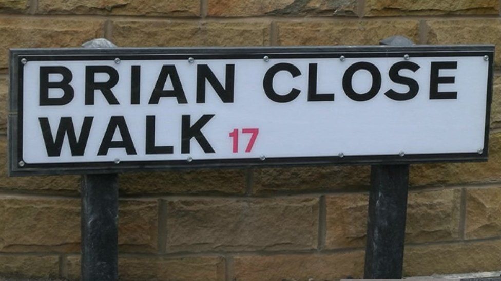 Road named after cricket legend Brian Close - BBC News