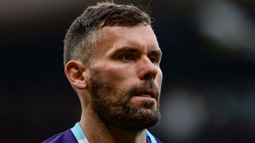 Ryan Reynolds takes family to watch Wrexham football match - BBC News