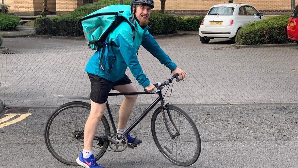 Coronavirus: How are takeaways coping with lockdown demand? - BBC News