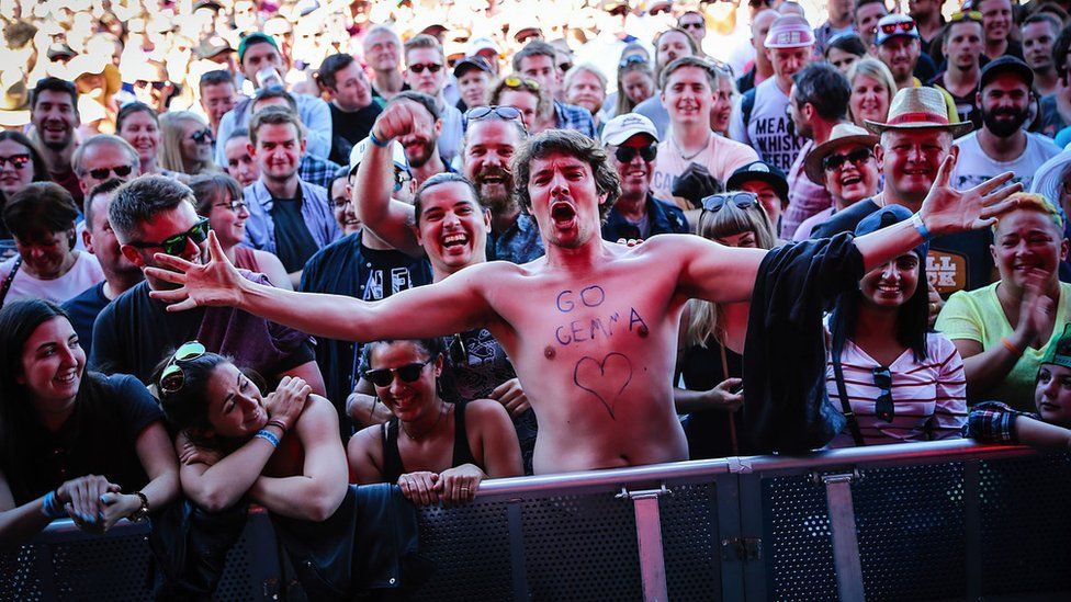 Why do people enjoy taking part in chilli-eating contests? - BBC News