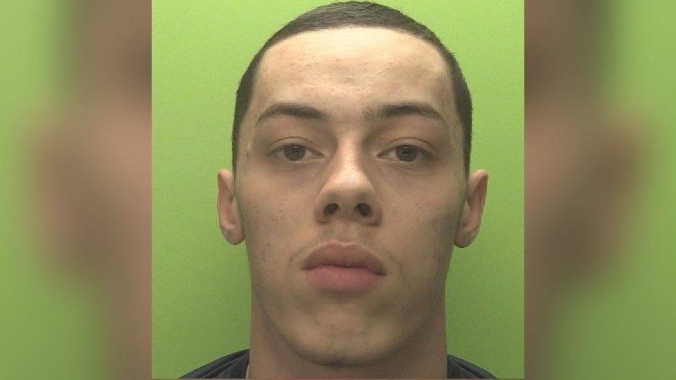 Man jailed for stabbing Nottingham police officer - BBC News