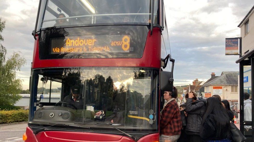 'Terrible' Tidworth bus service caused by driver shortage - BBC News