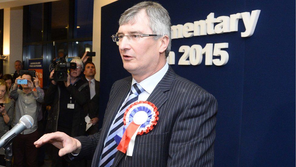 Phil Flanagan must pay damages to Tom Elliott over tweet - BBC News