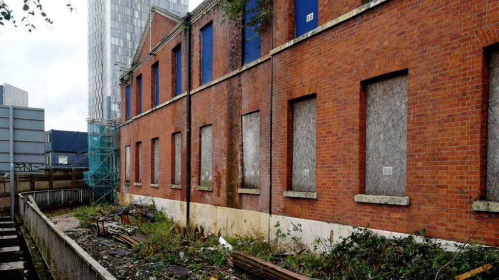 Historic Manchester canal office to be turned into flats - BBC News