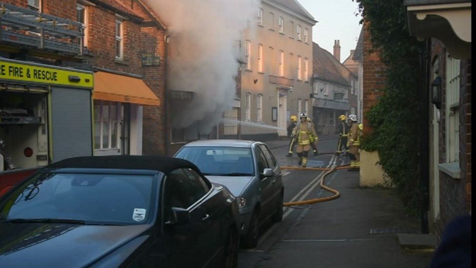 Town centre fire damages shop and flat - BBC News