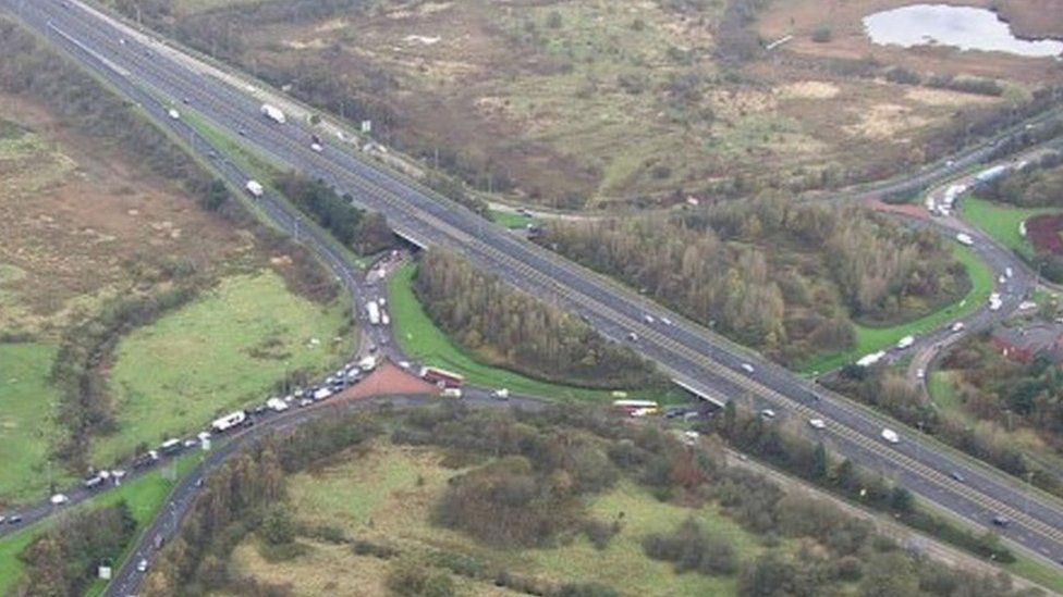 Drivers warned delays are 'inevitable' for M74 upgrade - BBC News
