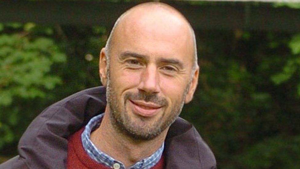 Darryl Grimason: Tributes paid after death of BBC presenter - BBC News