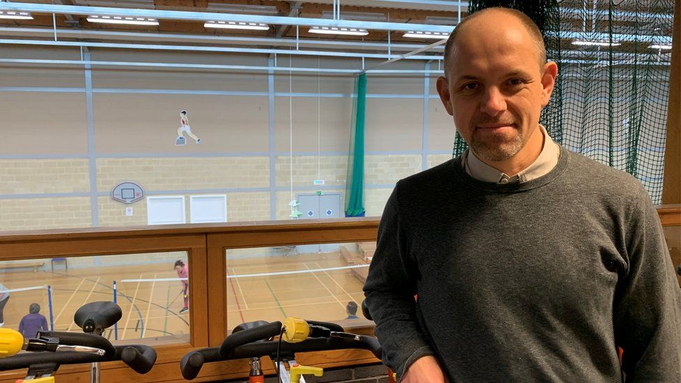 Cyllideb 2023: Llywodraeth y DU yn addo 'tyfu'r economi' - BBC Cymru Fyw