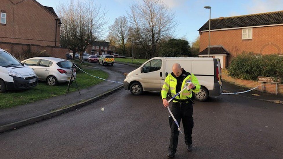 Didcot murder inquiry: two men leave hospital - BBC News