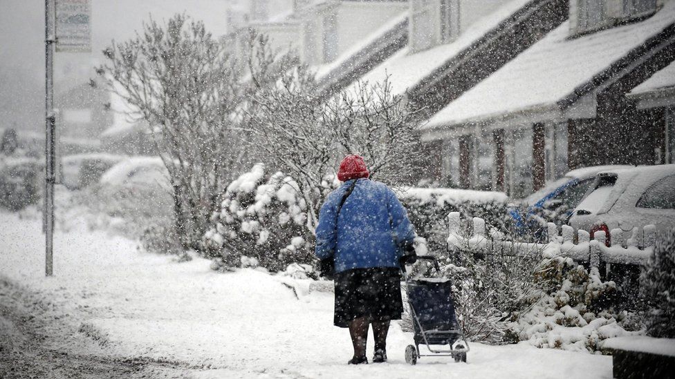 Woolly hats and turning up heating 'could save lives' in winter - BBC News