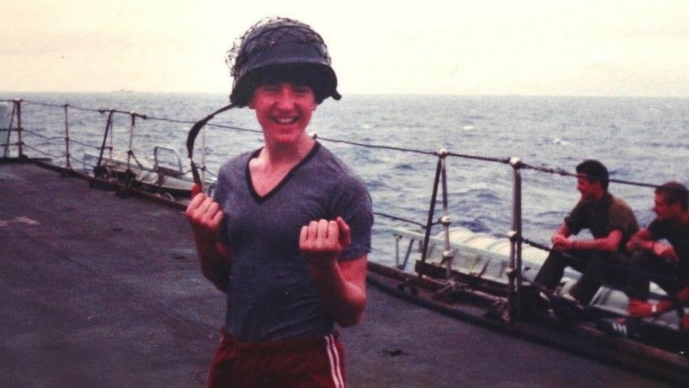 PTSD: Photography helps police officer manage condition - BBC News