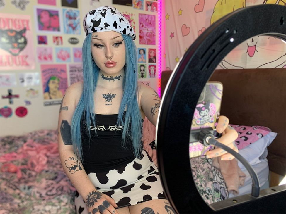 Under the skin of OnlyFans - BBC News
