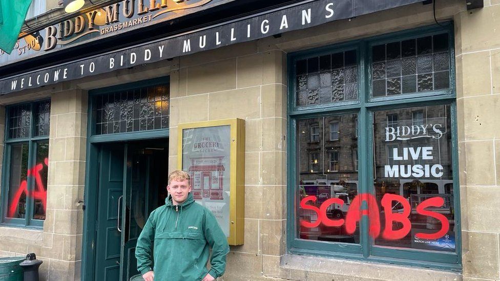 Edinburgh wakes up to the bin strike hangover - BBC News