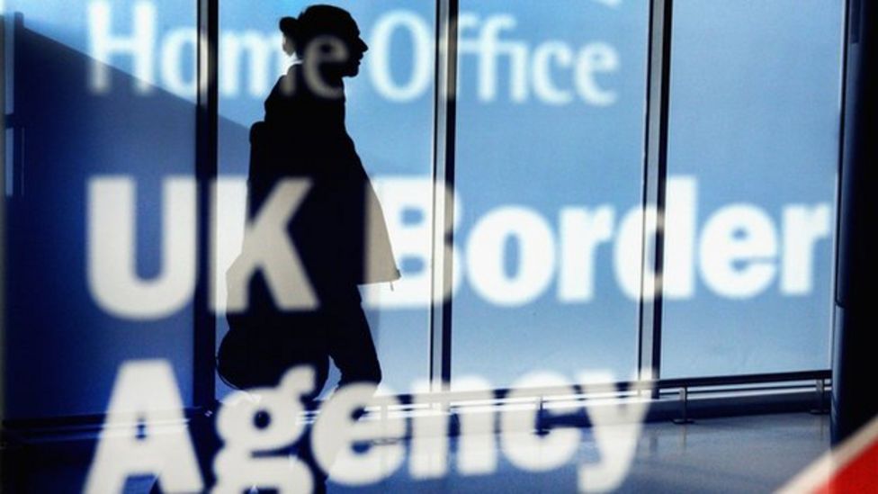 Illegal UK entry arrests surpass 27,000 in three years - BBC News