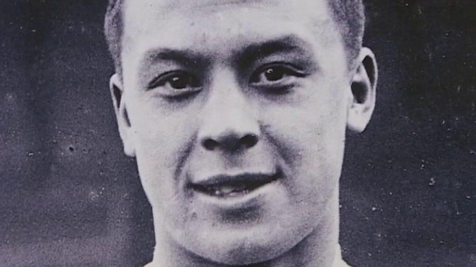 Former-Stoke City player Frank Soo joins hall of fame - BBC News