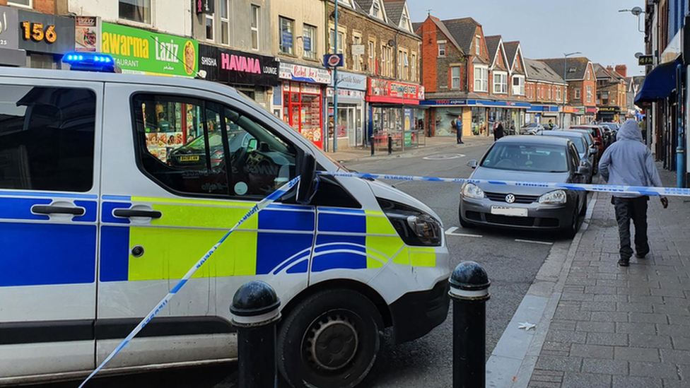 City Road: Suspected ammonia attack injures five in Cardiff - BBC News