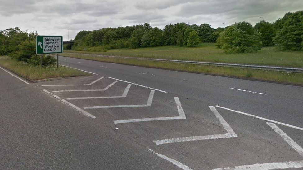 Motorcyclist killed in Oxfordshire crash on A420 - BBC News