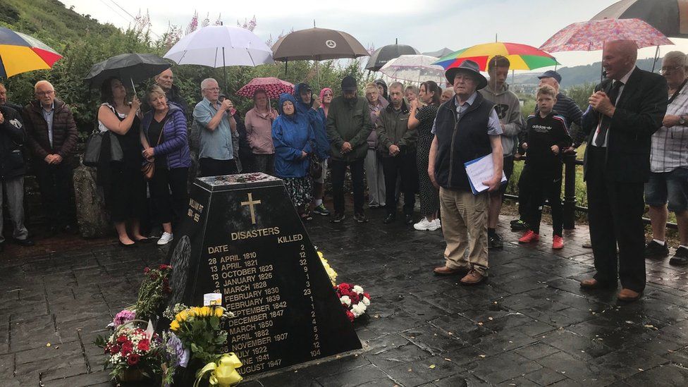 Whitehaven: Service marks 75th anniversary of pit disaster - BBC News