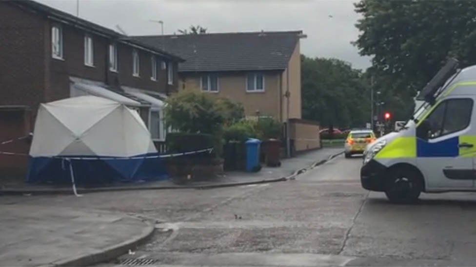 Moss Side stabbing: Murder probe after teenager dies - BBC News