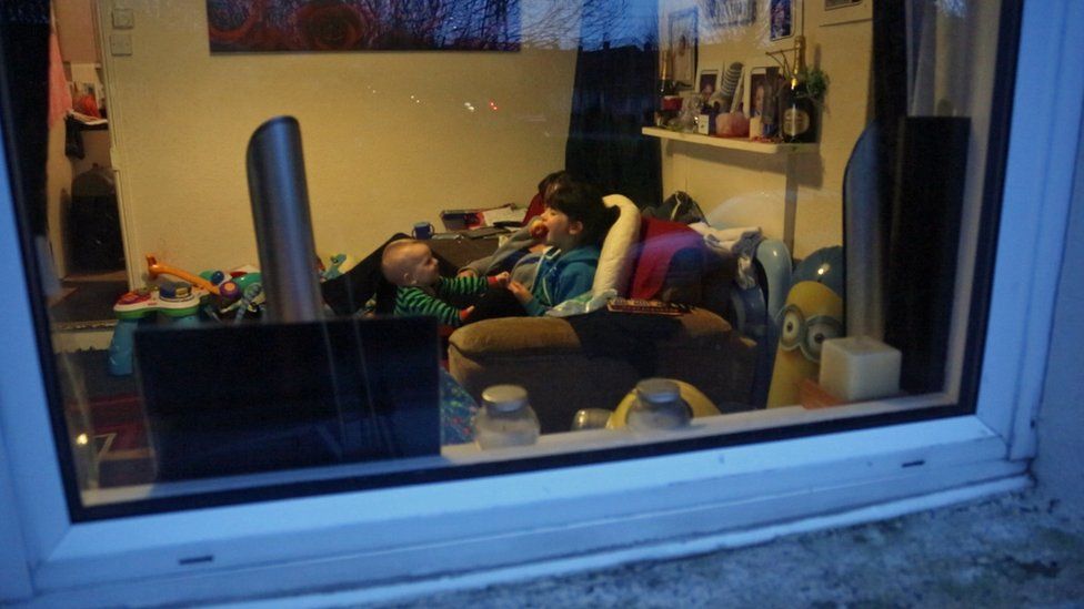 Fuel poverty: An anatomy of a cold home - BBC News