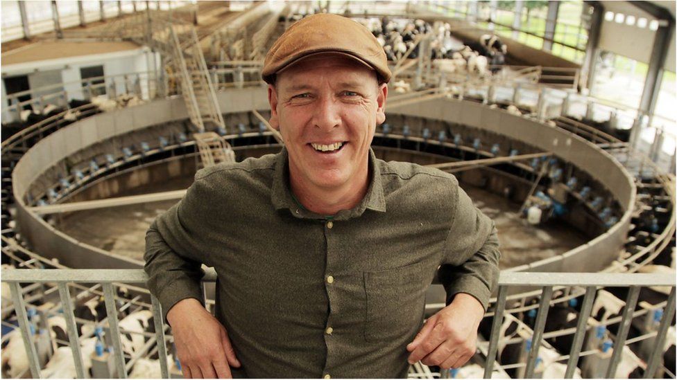 Gareth Wyn Jones yn cwestiynu ymgyrch figan ym mis Ionawr - BBC Cymru Fyw