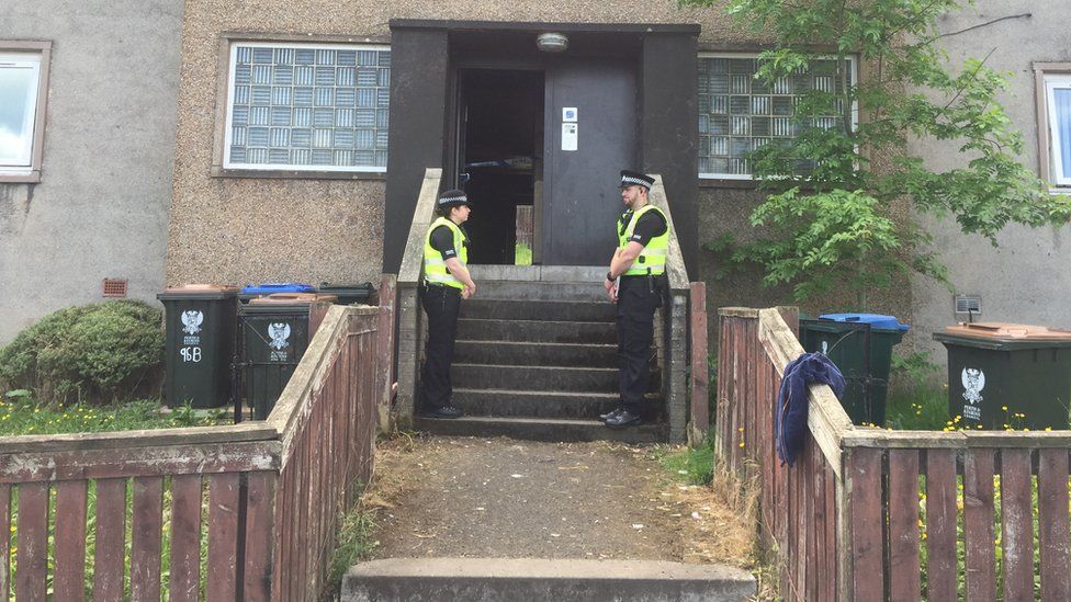 Eighteen people rescued from Perth flats fire - BBC News