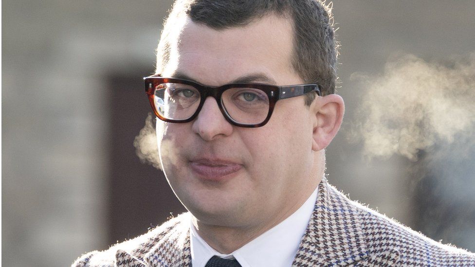 Simon Bowes-Lyon: Road ban for earl who admitted drink-driving - BBC News