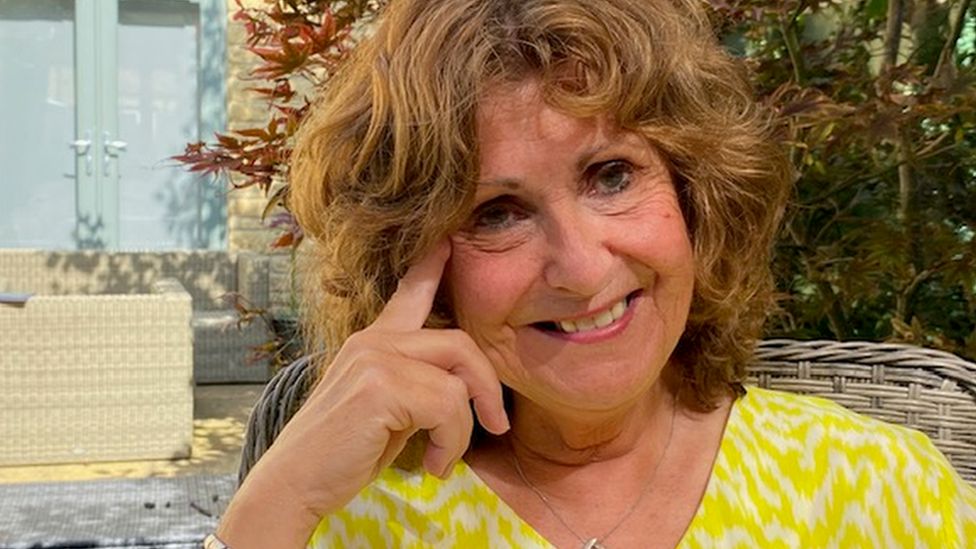 Widow hopes £1m brain tumour donation ensures husband's legacy - BBC News